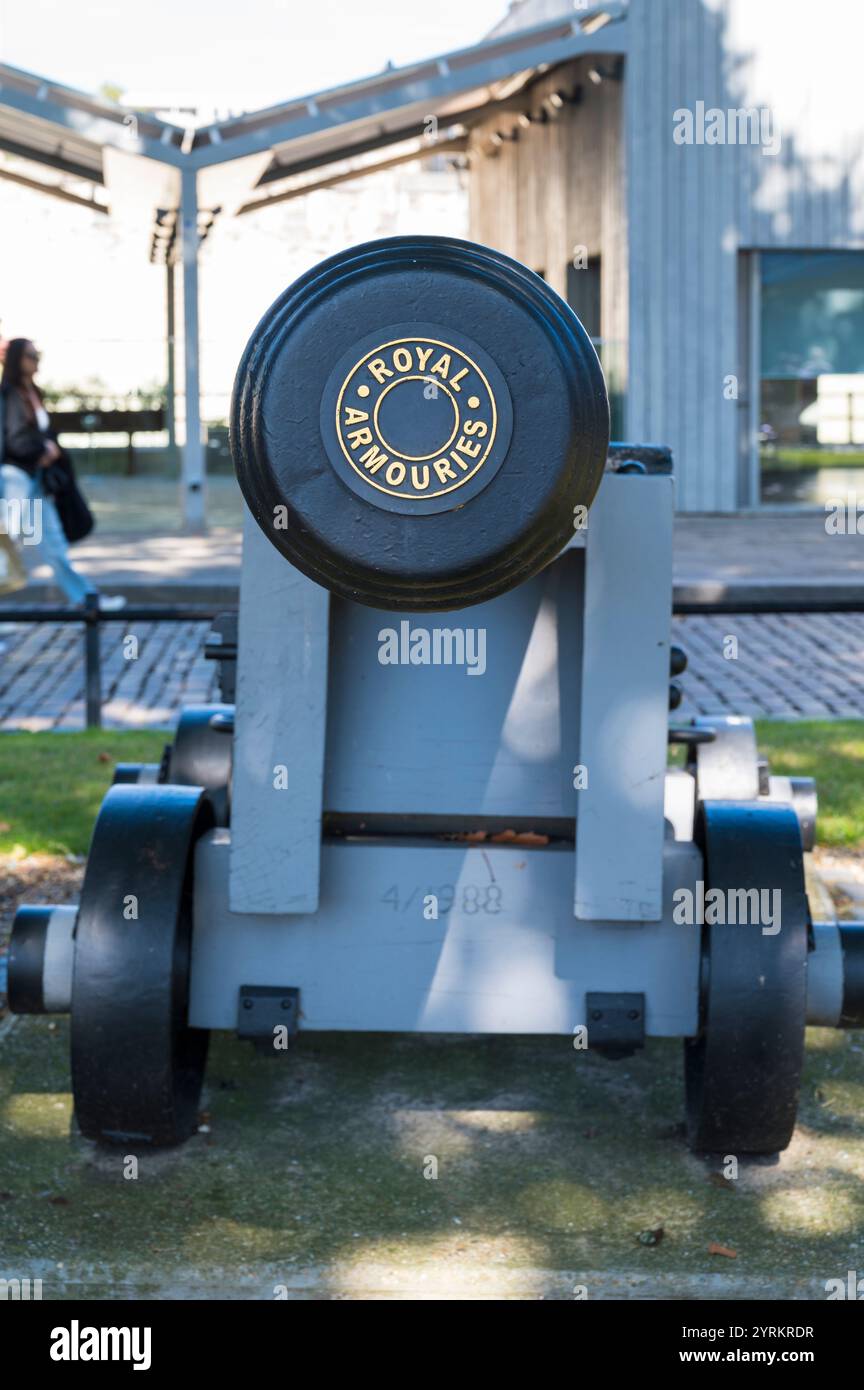 Royal Armouries cannon on display on Tower Wharf at Tower of London ...