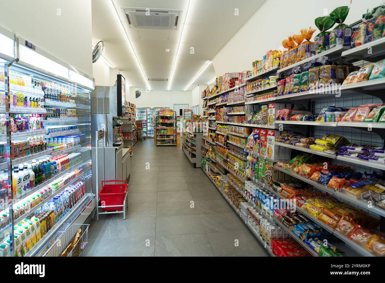 7 eleven interior hi-res stock photography and images - Alamy