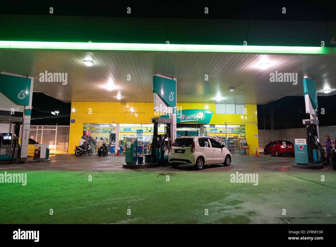 KOTA BHARU, MALAYSIA - NOVEMBER 17, 2023: street level view of a Petronas gas station in Kota ...