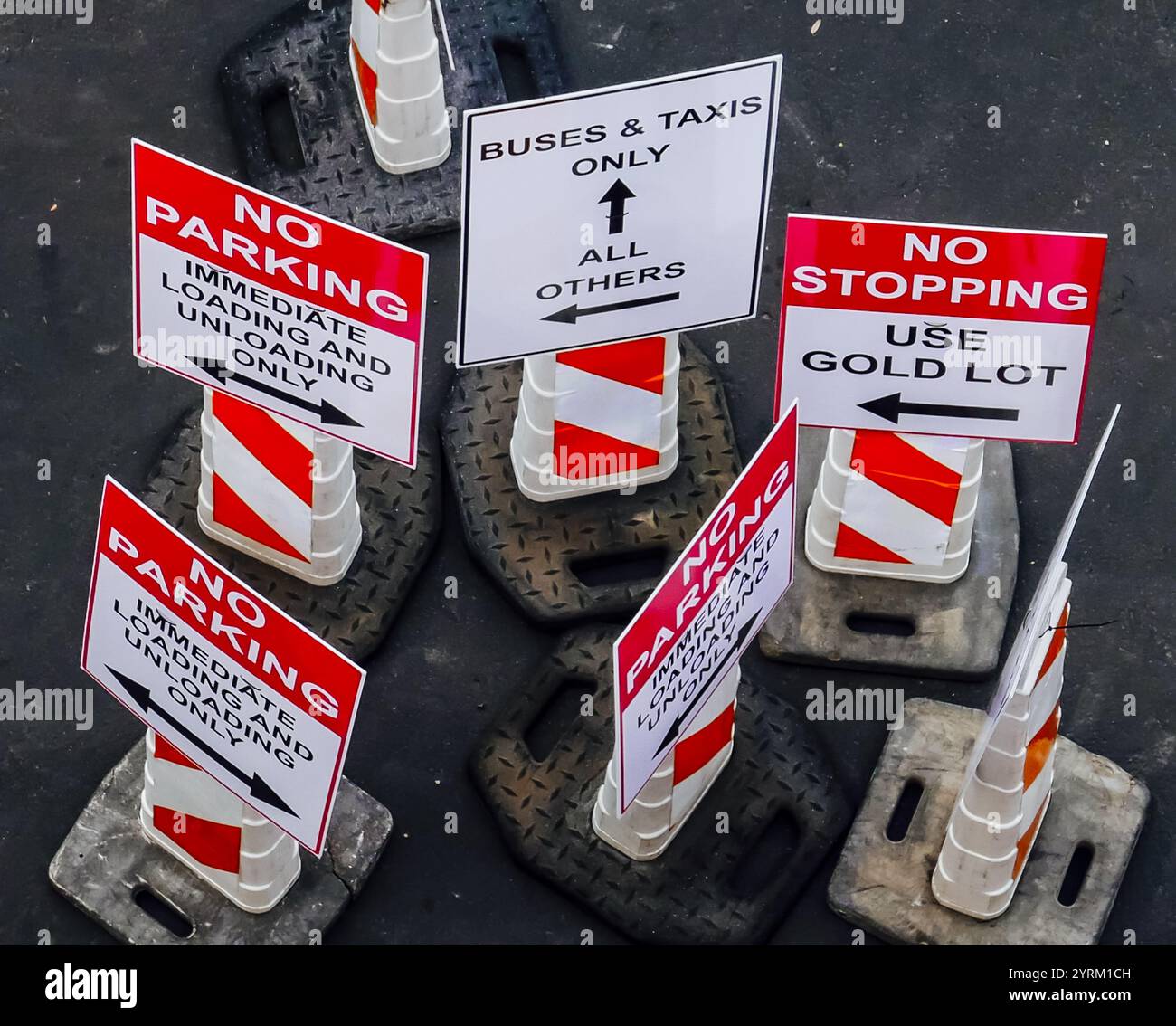 No Parking street signs in Detroit Michigan, USA Stock Photo - Alamy