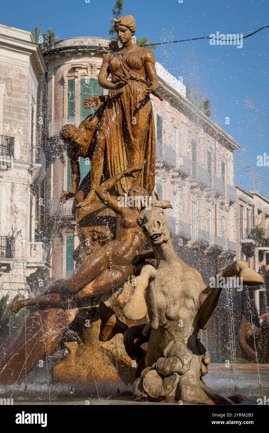 The Fountain of Diana in Archimedes Square, Ortigia, Sicily, Italy ...