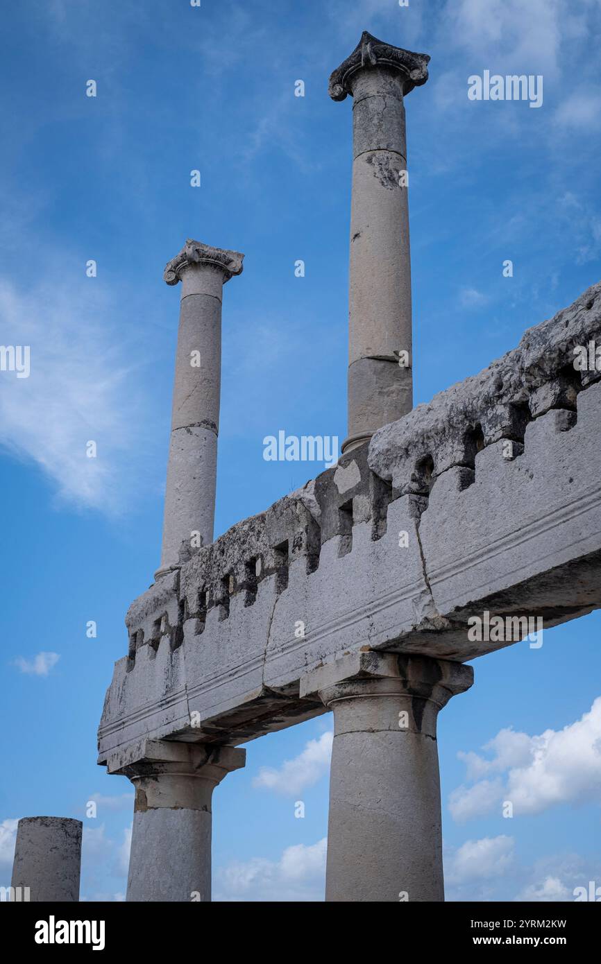 Ancient pillars at Pompeii, Campania, Italy Stock Photo - Alamy