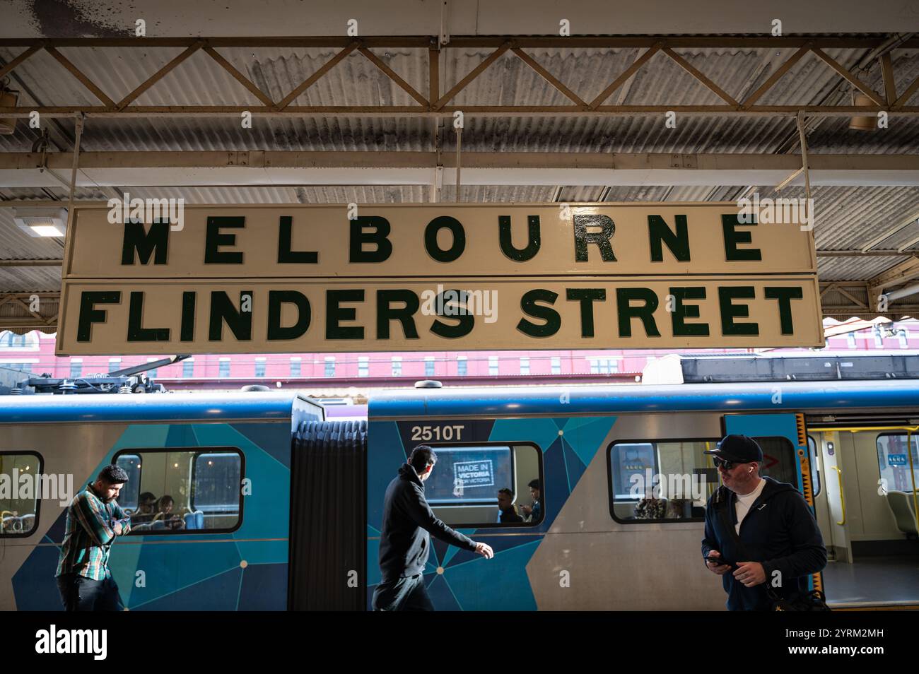 28.10.2024, Melbourne, Victoria, Australia - Commuters on a platform at ...