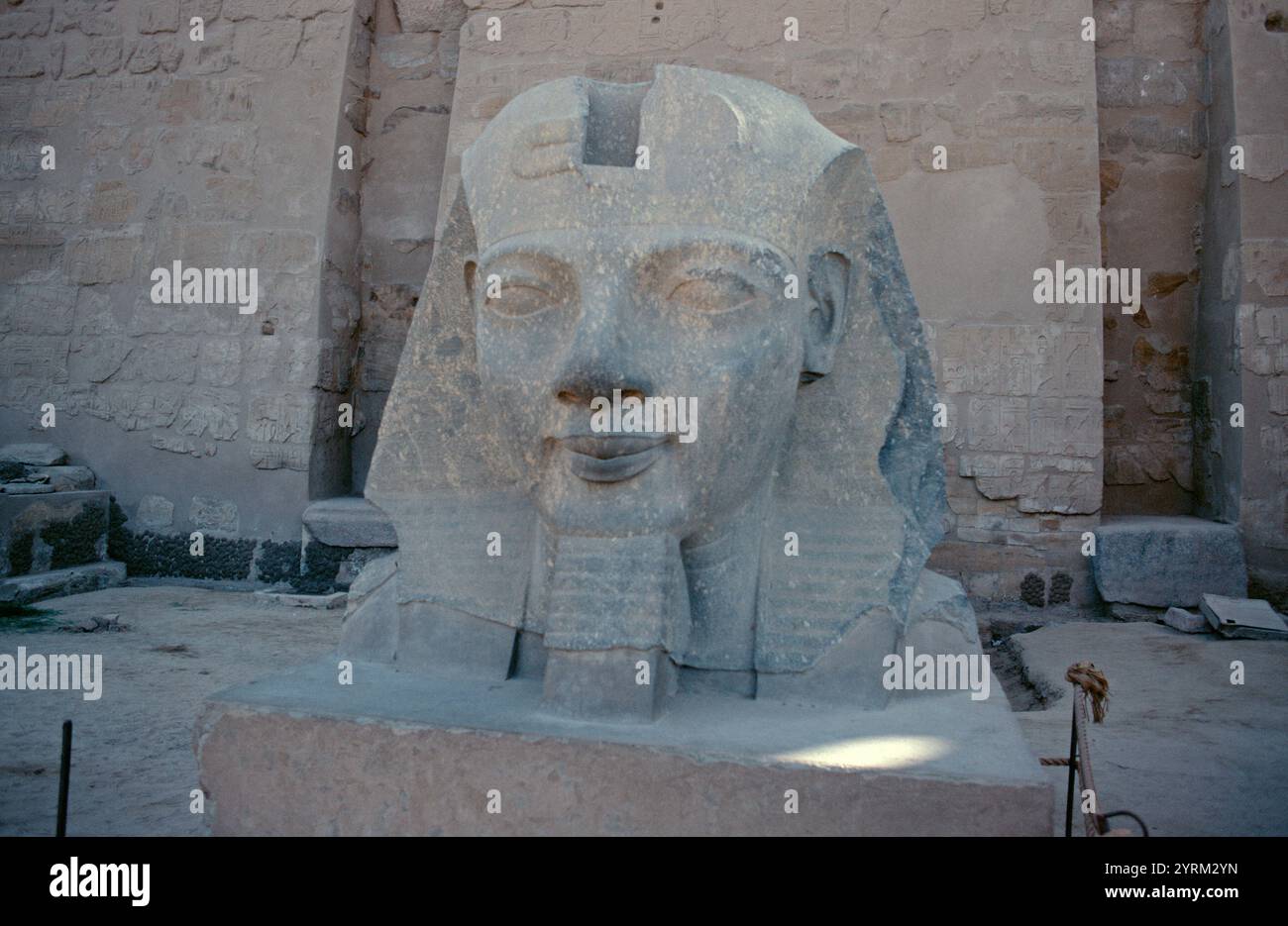 Head statue ramesses ii hi-res stock photography and images - Alamy