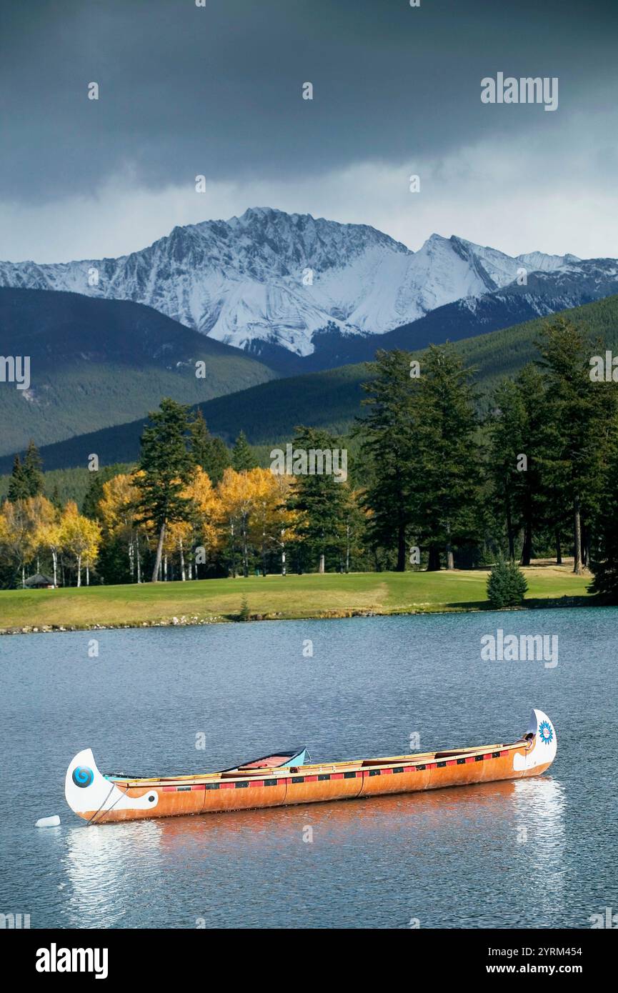 Indian canoe in front of Jasper Park lodge, Lac Beauvert. Jasper ...