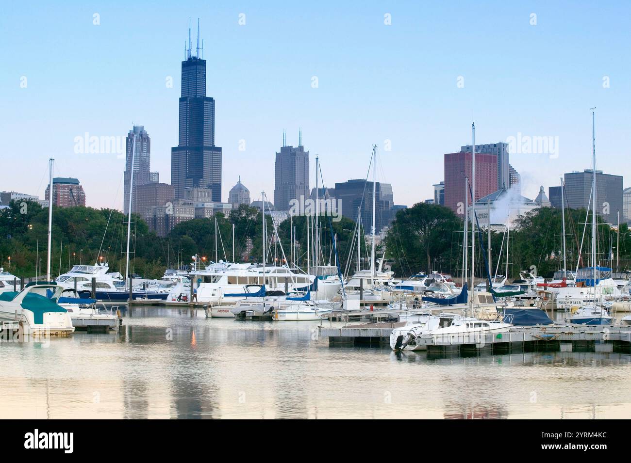 Morning view of city skyline from Burnham Park yacht harbor. Chicago ...