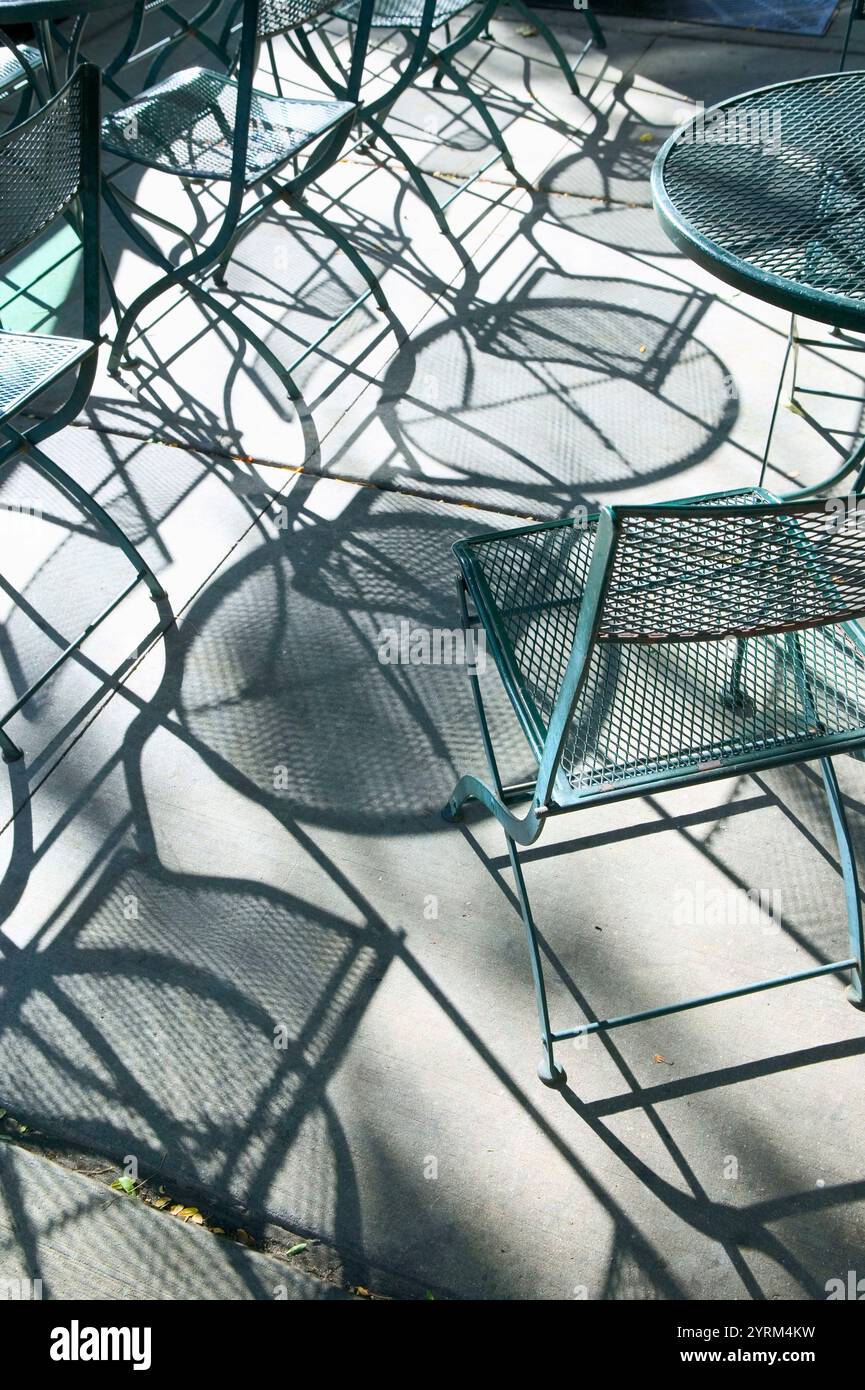 Cafe tables and chairs, Old Town in North Wells Street. North Side ...