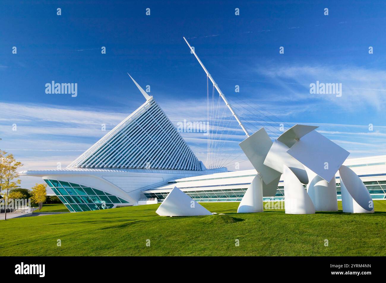 New wing of Milwaukee Art Museum by architect Santiago Calatrava ...
