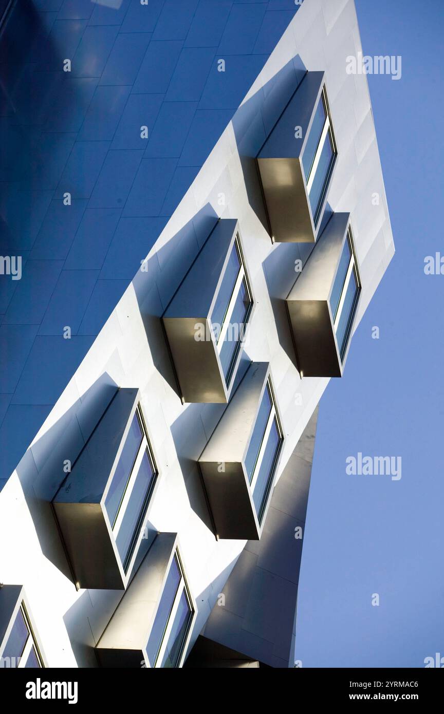 Massachusetts Institute of Technology (MIT). The Stata Center (b.2004 ...