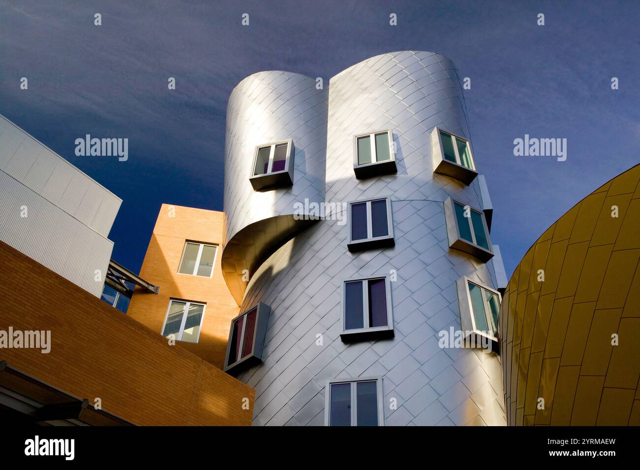 Massachusetts Institute of Technology (MIT). The Stata Center (b.2004 ...