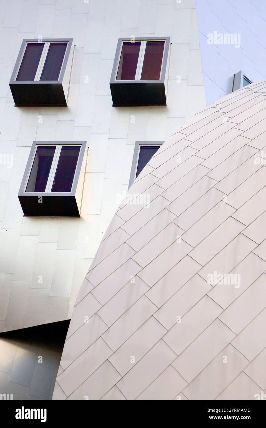 Massachusetts Institute of Technology (MIT). The Stata Center (b.2004 ...