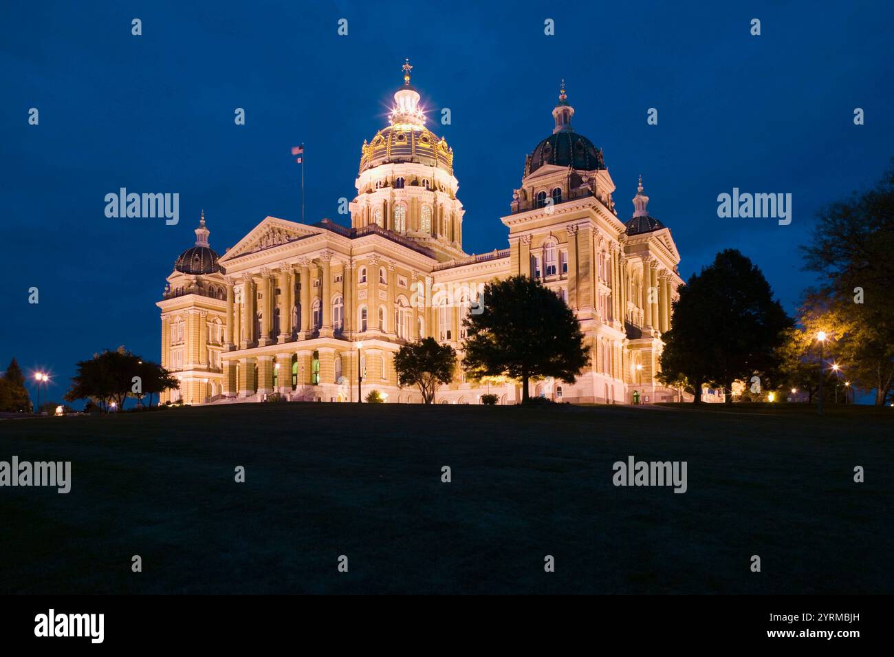 Exterior iowa state capitol hi-res stock photography and images - Alamy