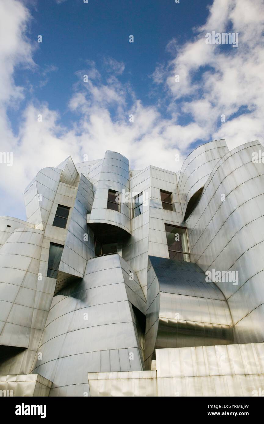 Weisman Art Museum at the University of Minnesota, design by Frank ...