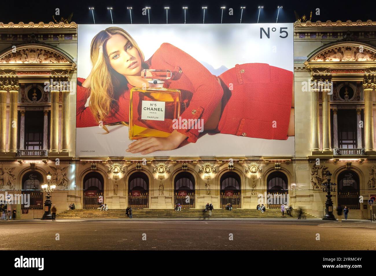 Billboard advertising chanel perfume hi-res stock photography and ...