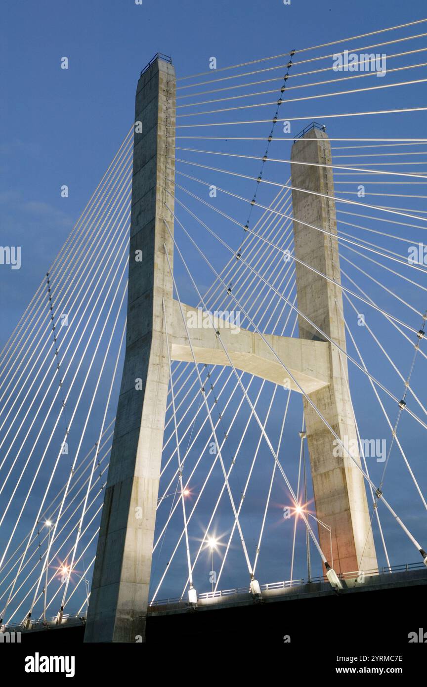 The Bill Emerson Memorial Bridge across the Mississippi River in the ...