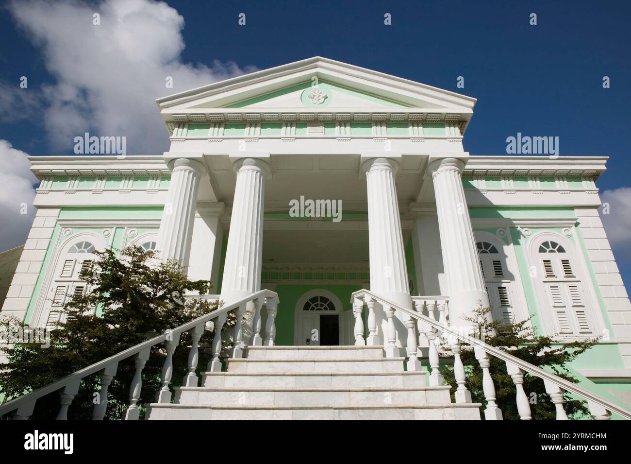 Harborfront dining hi-res stock photography and images - Alamy