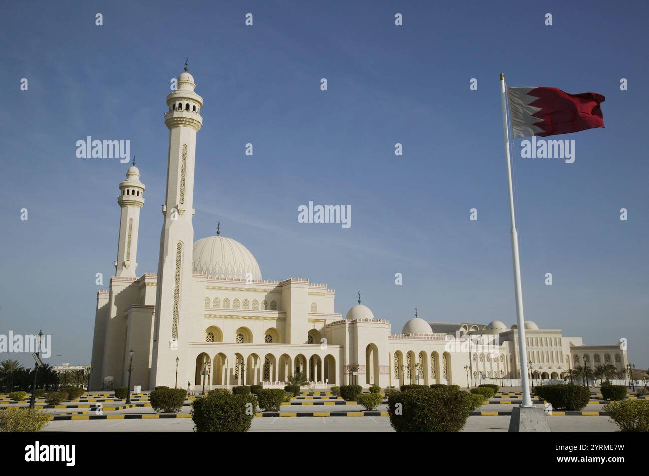 BAHRAIN-Manama: Al Fatih Grand Mosque / b.1984 / Mid-morning Stock ...