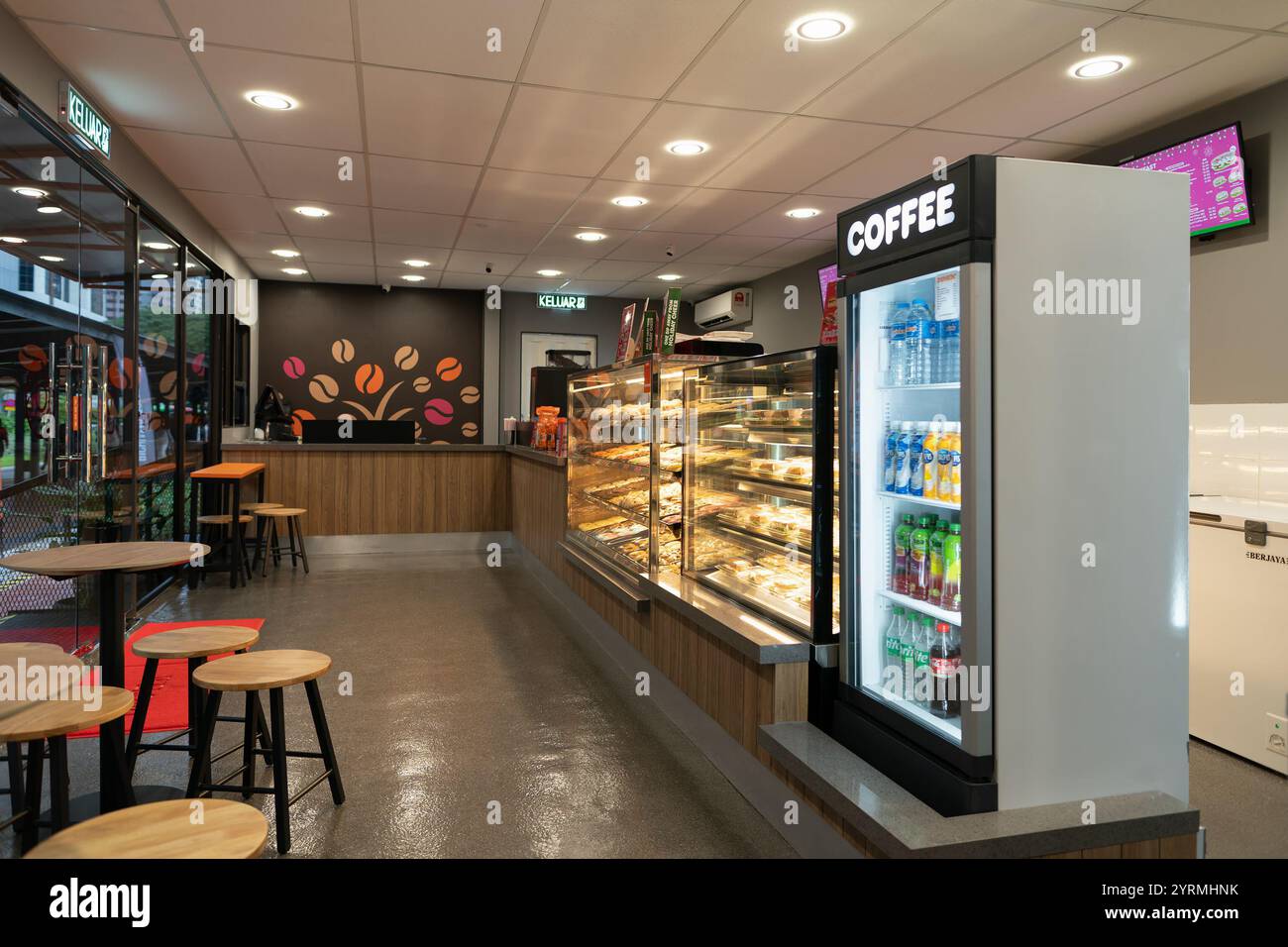 Dunkin donuts interior hi-res stock photography and images - Alamy