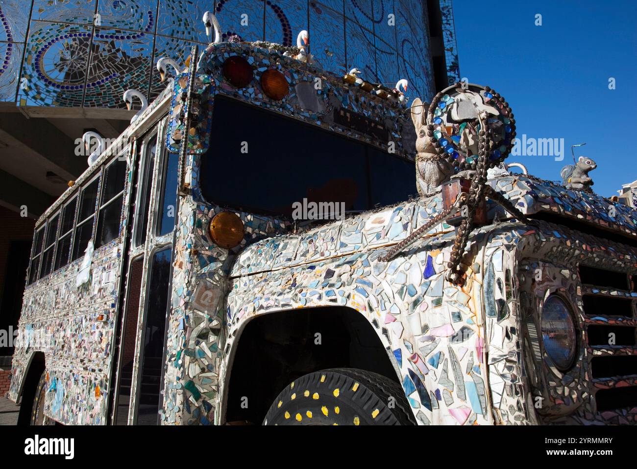 USA, Maryland, Baltimore, American Visionary Art Museum, art bus at ...
