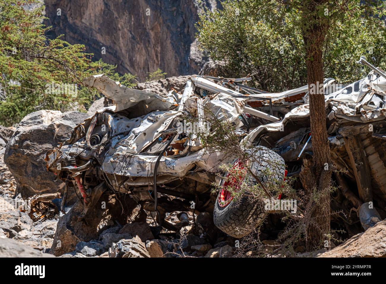 Car accident cliff hi-res stock photography and images - Alamy