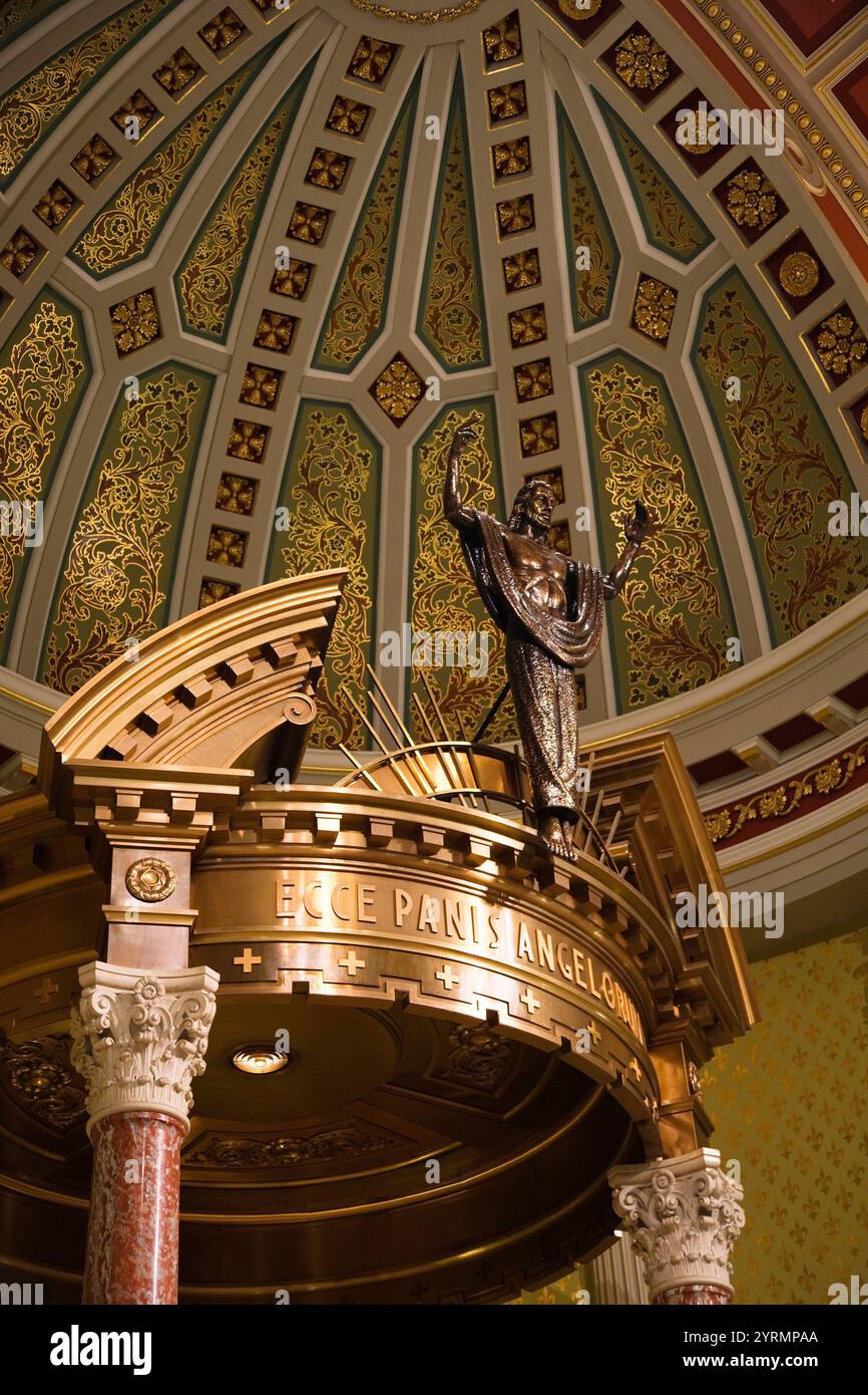 USA, Alabama, Mobile, Cathedral of Immaculate Conception, interior ...