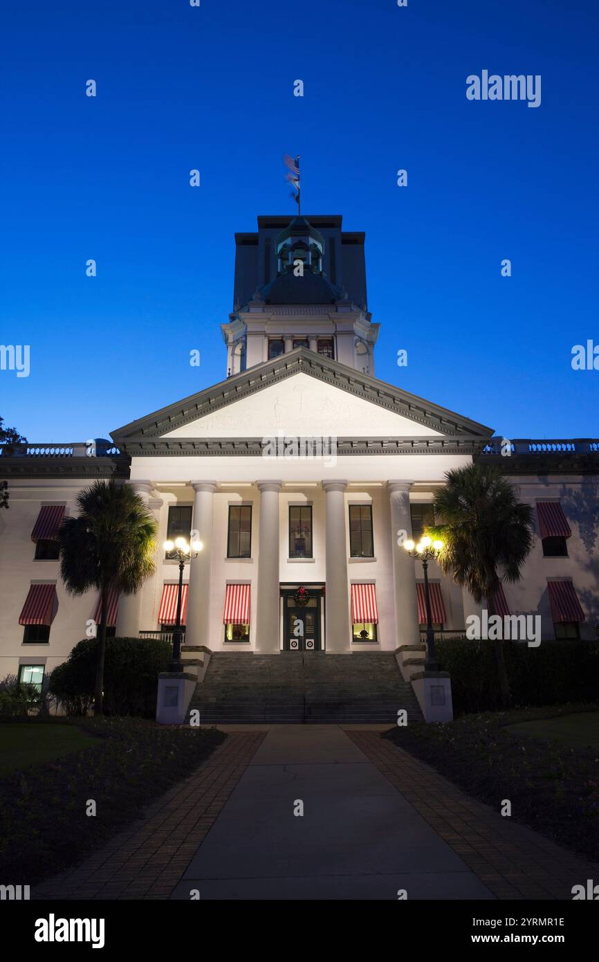 USA, Florida, Tallahassee, Historic 1902 State Capitol and modern State ...