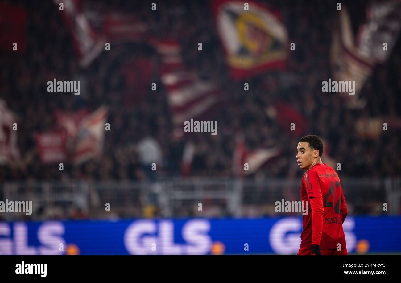 Dortmund, Germany. 30th Nov 2024. Jamal Musiala (FCB) Borussia Dortmund ...