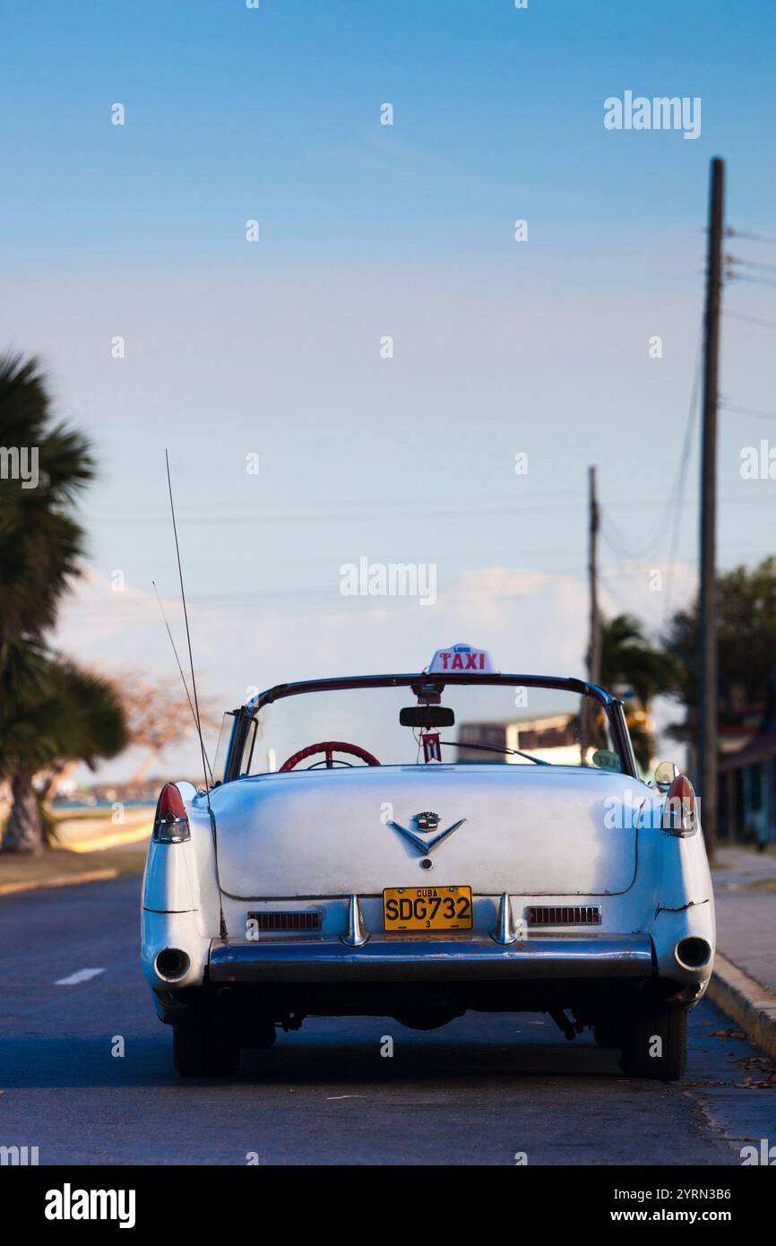 Cuban cadillac hi-res stock photography and images - Alamy
