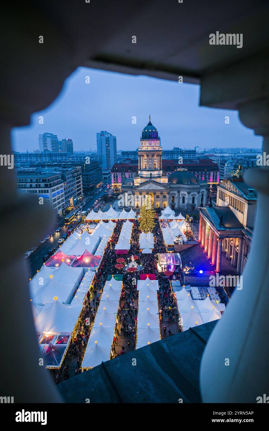 Germany, Berlin, Mitte, Gendarmenmarkt, Christmas market, elevated view with Deutscher Dom, dusk ...