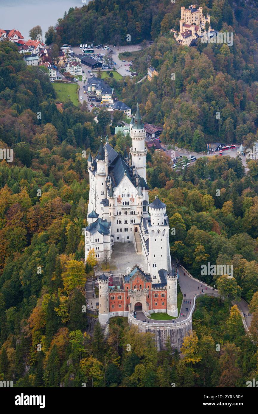 Germany, Bavaria, Hohenschwangau, Schloss Neuschwanstein castle ...