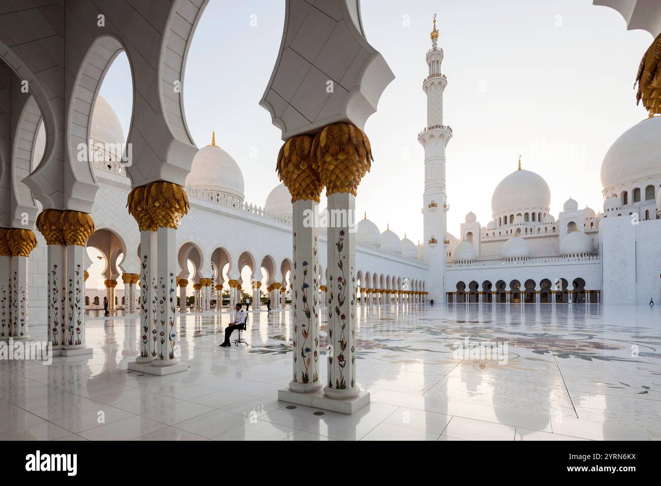 UAE, Abu Dhabi, Sheikh Zayed bin Sultan Mosque, arches Stock Photo - Alamy