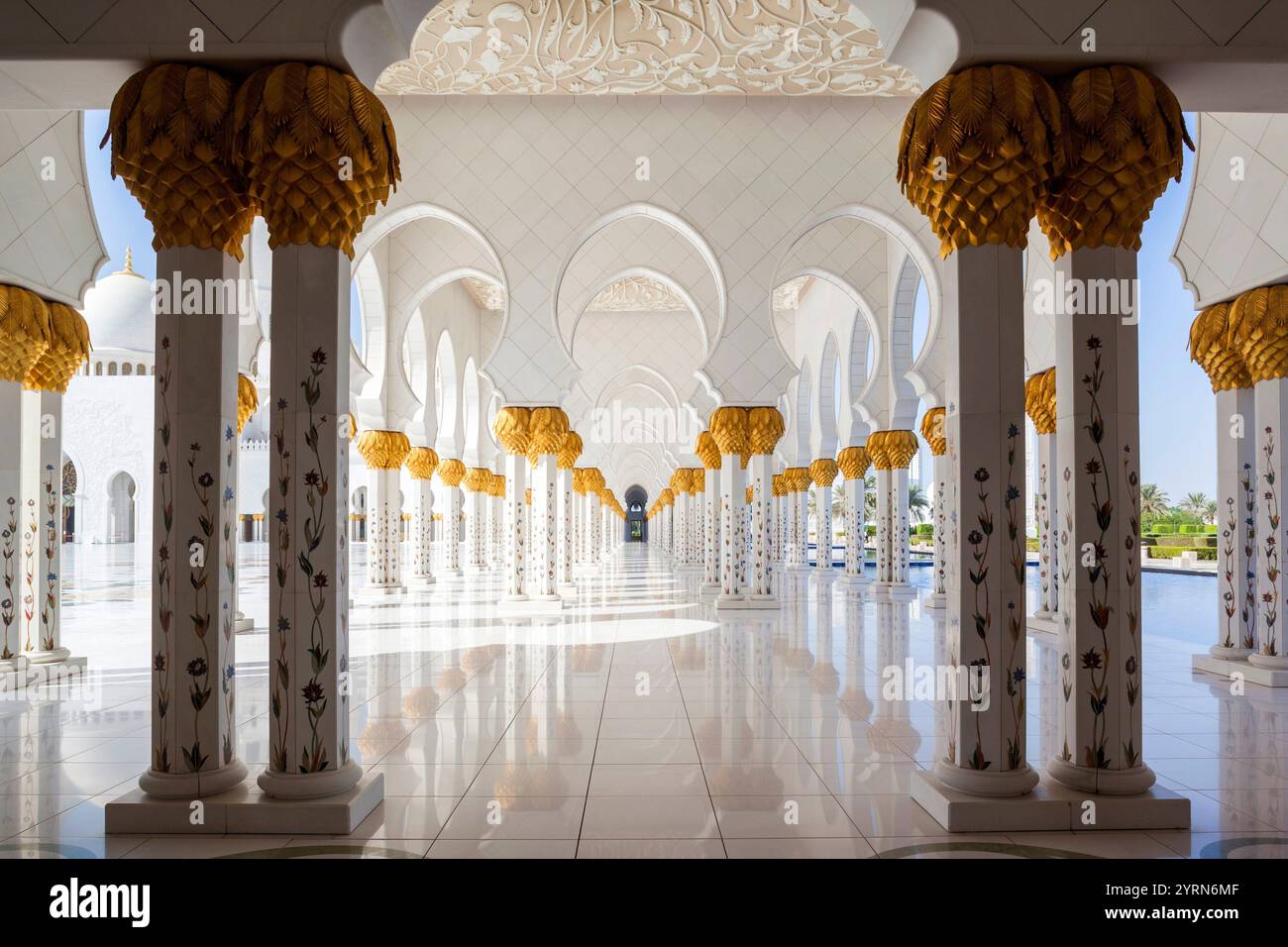 UAE, Abu Dhabi, Sheikh Zayed bin Sultan Mosque, arches Stock Photo - Alamy