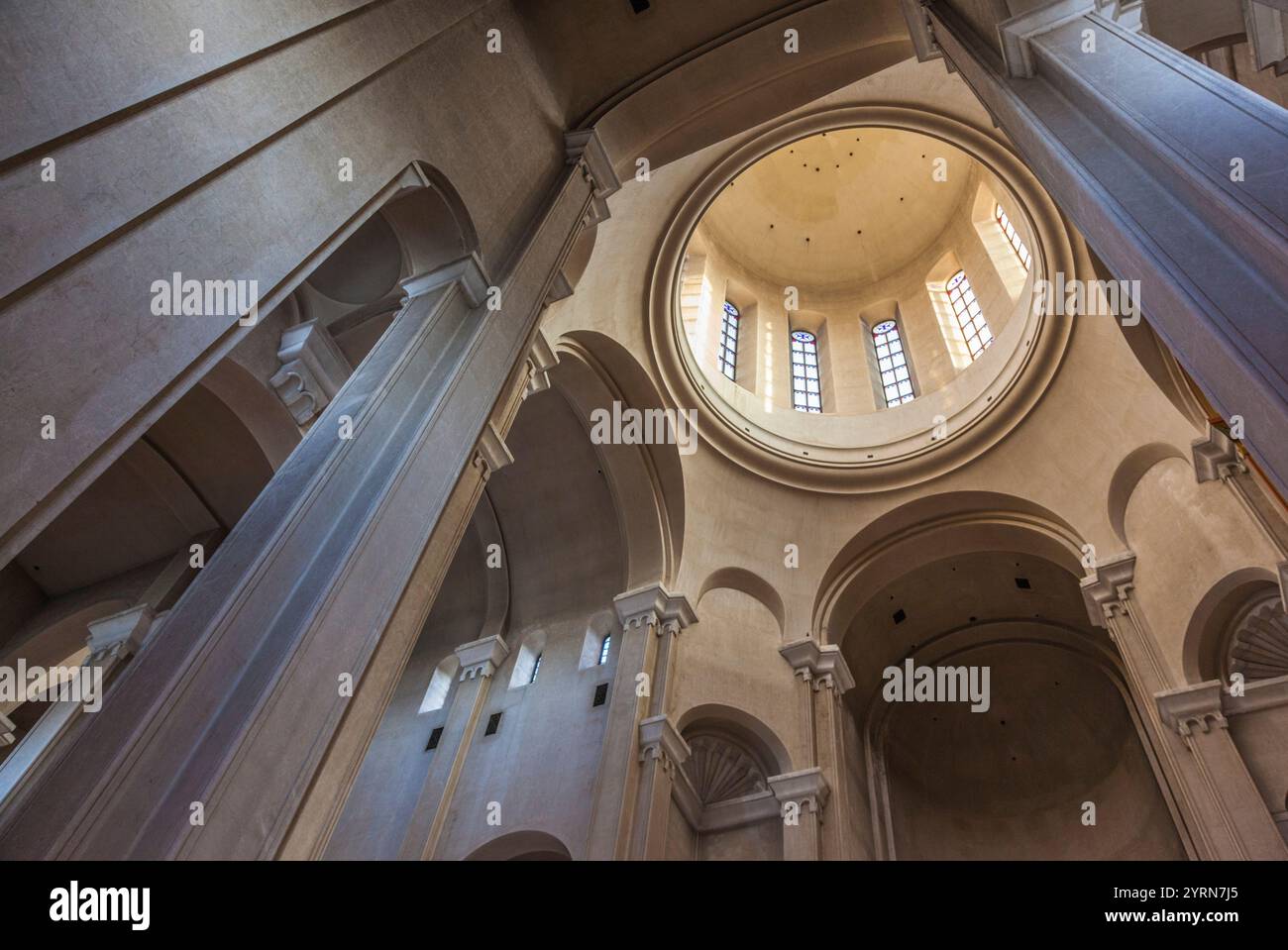 Tsminda sameba cathedral hi-res stock photography and images - Alamy