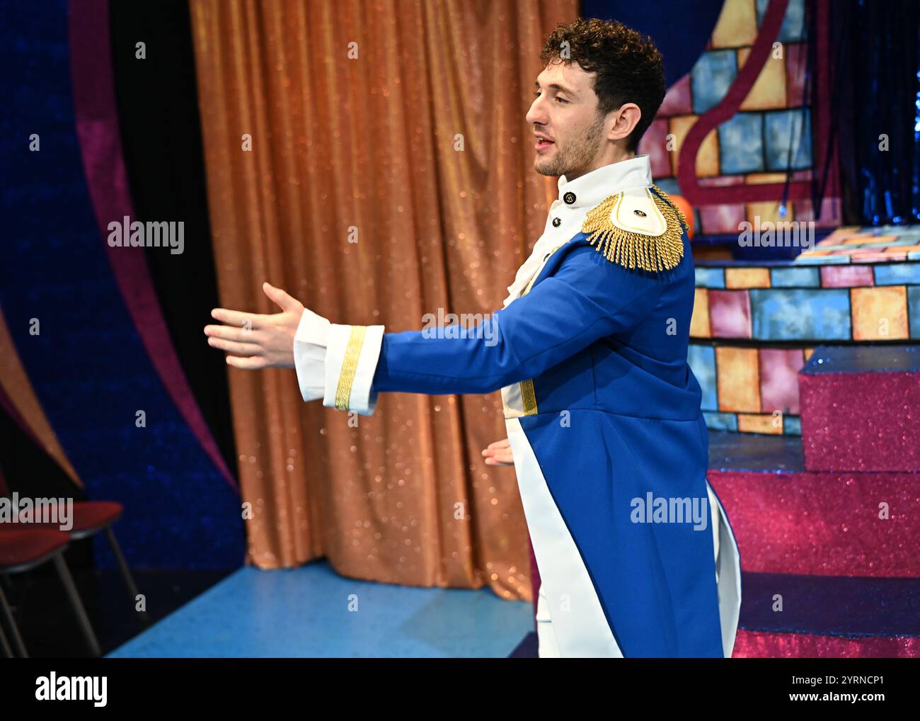 Ugly stepsisters hi-res stock photography and images - Alamy