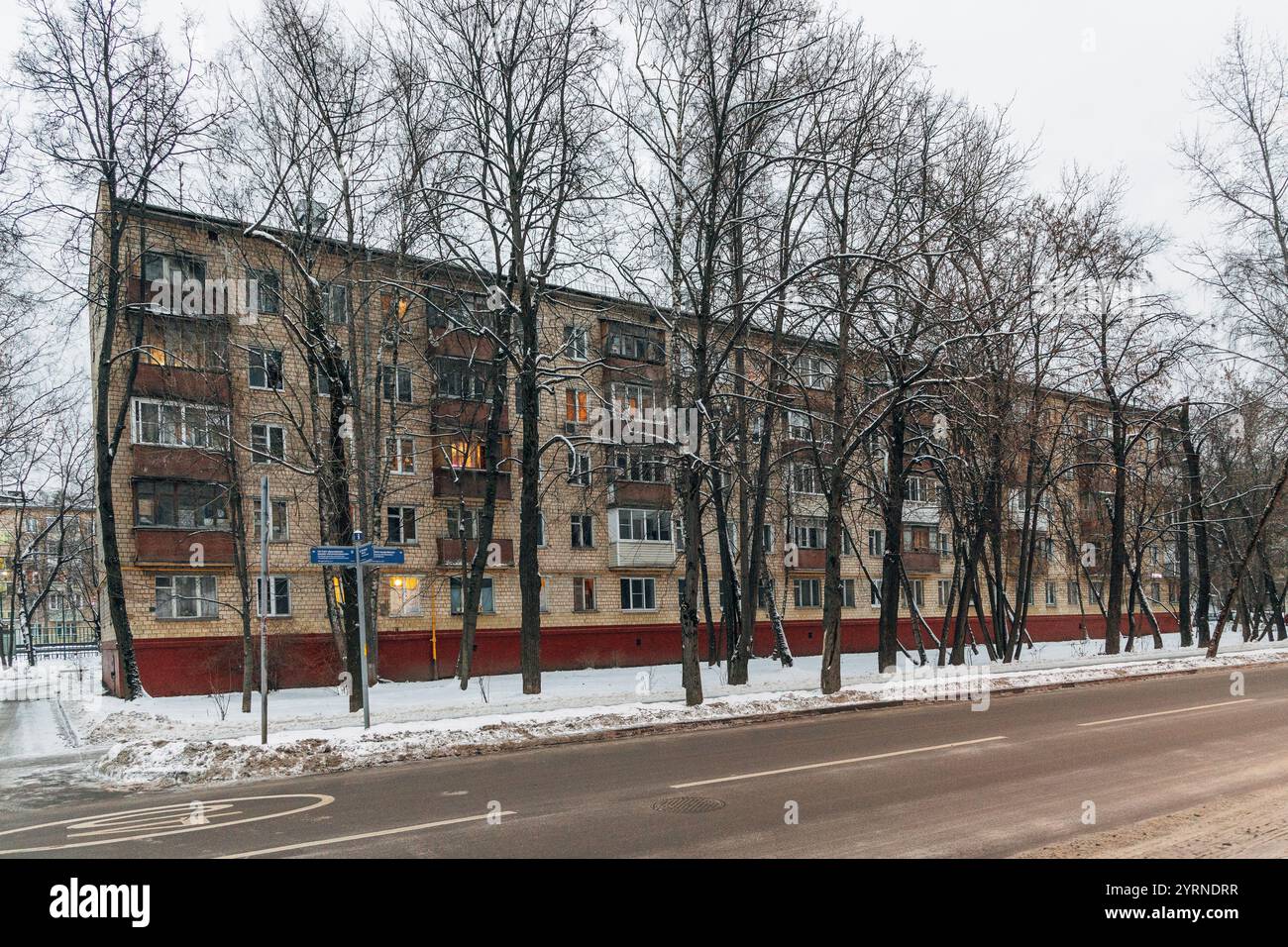 Four story block hi-res stock photography and images - Alamy