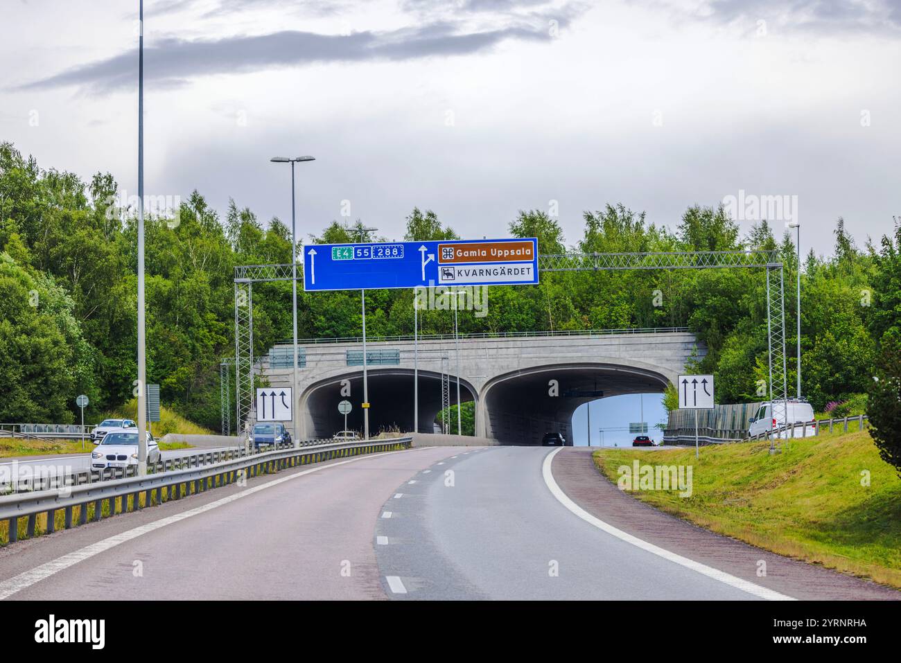 Tunnel entrance road signs hi-res stock photography and images - Alamy