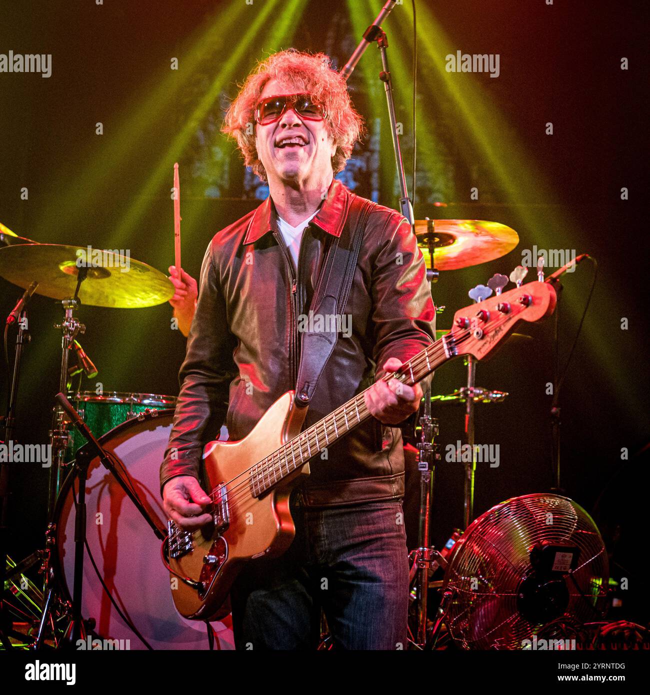 Bass bass backing hi-res stock photography and images - Alamy