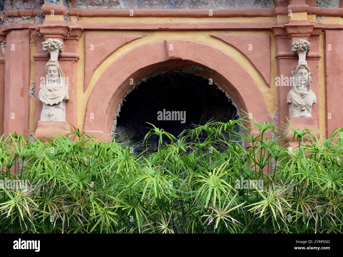 Statuary and niche in the Alcazar gardens, Seville, Spain, 2024 Stock ...