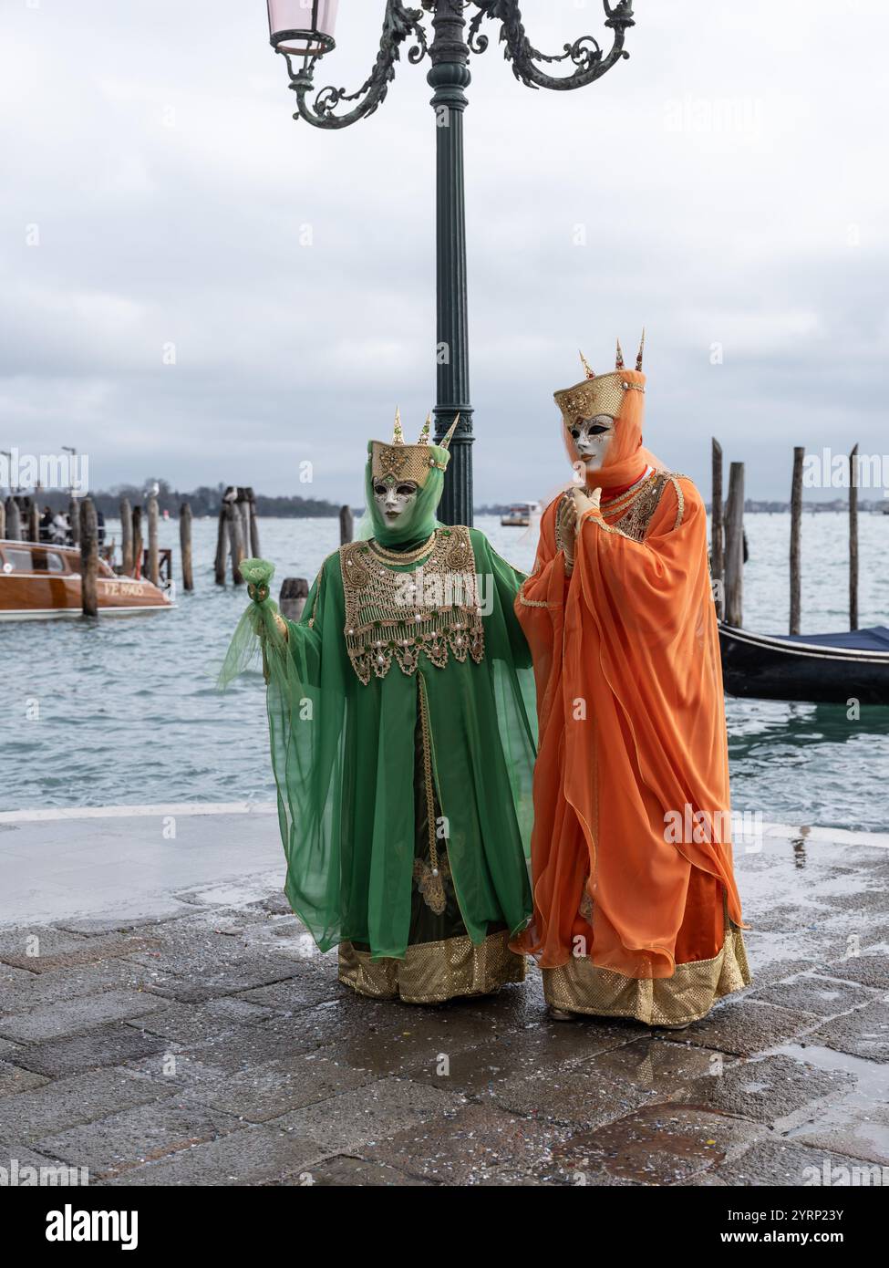 Couple dressed in beautiful carnival costumes on the streets of Venice ...