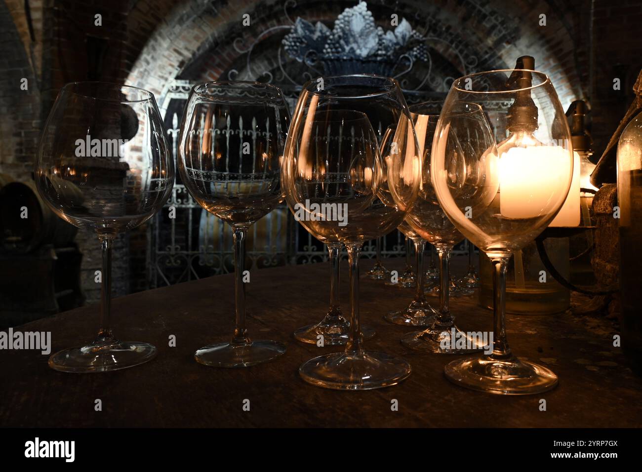 Fine dining and wine tasting hi-res stock photography and images - Alamy