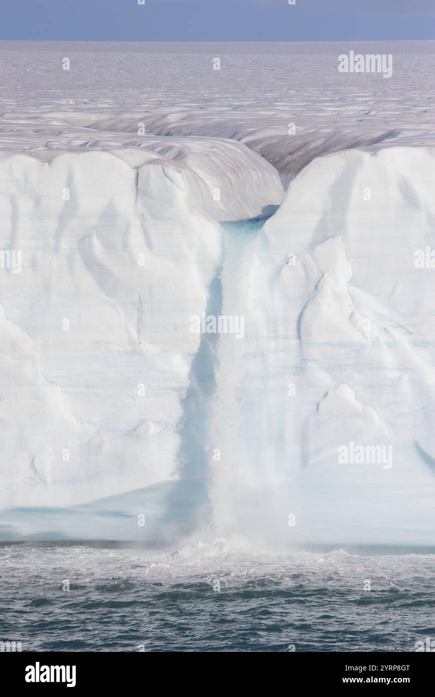 View of the Brasvellbreen glacier on the Austfonna ice cap, Svalbard ...