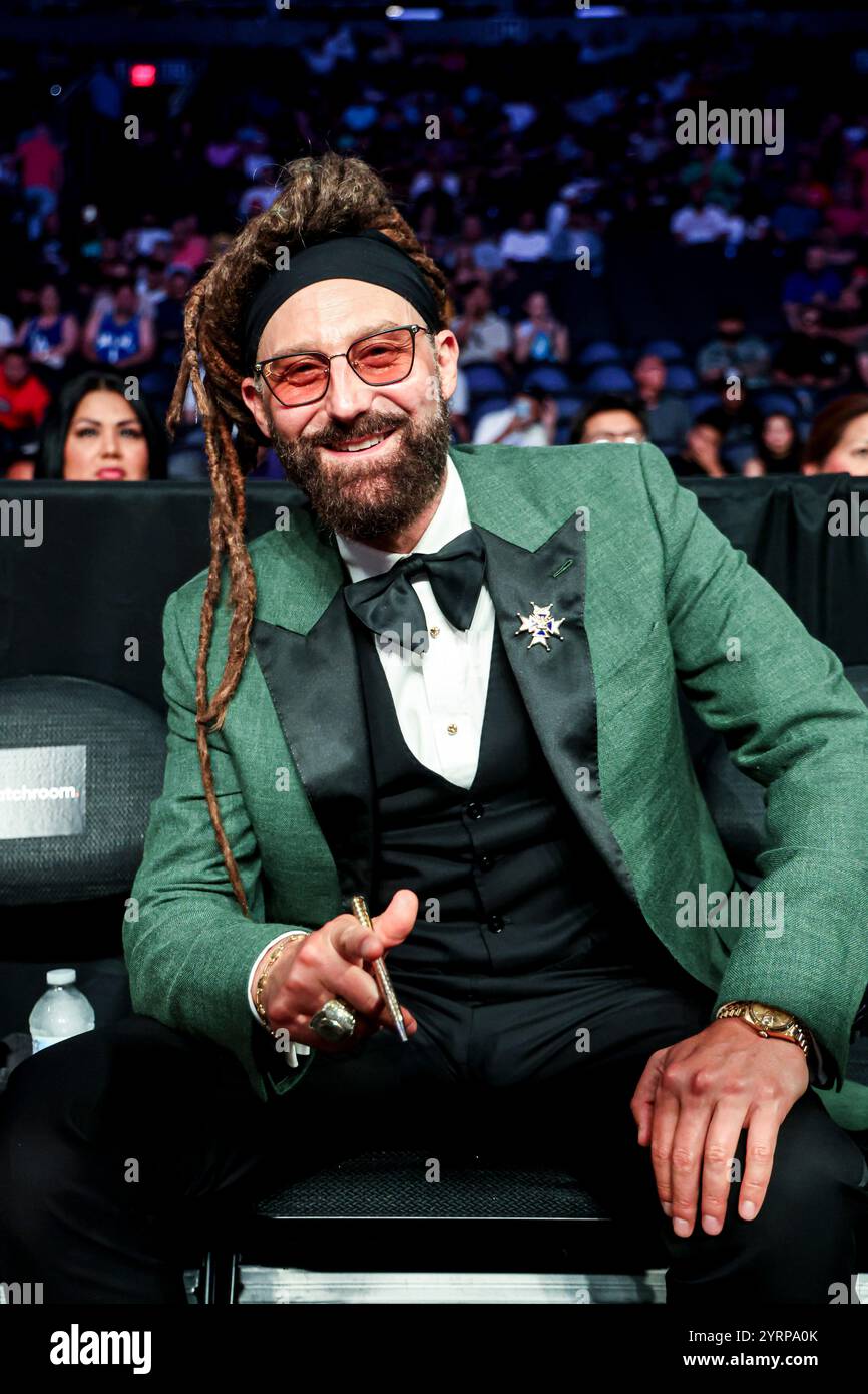 Diamante ring hi-res stock photography and images - Alamy