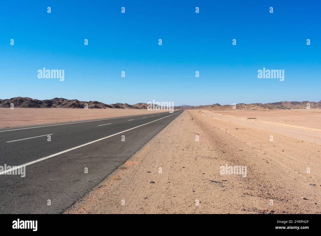 Empty desert road in middle hi-res stock photography and images - Alamy