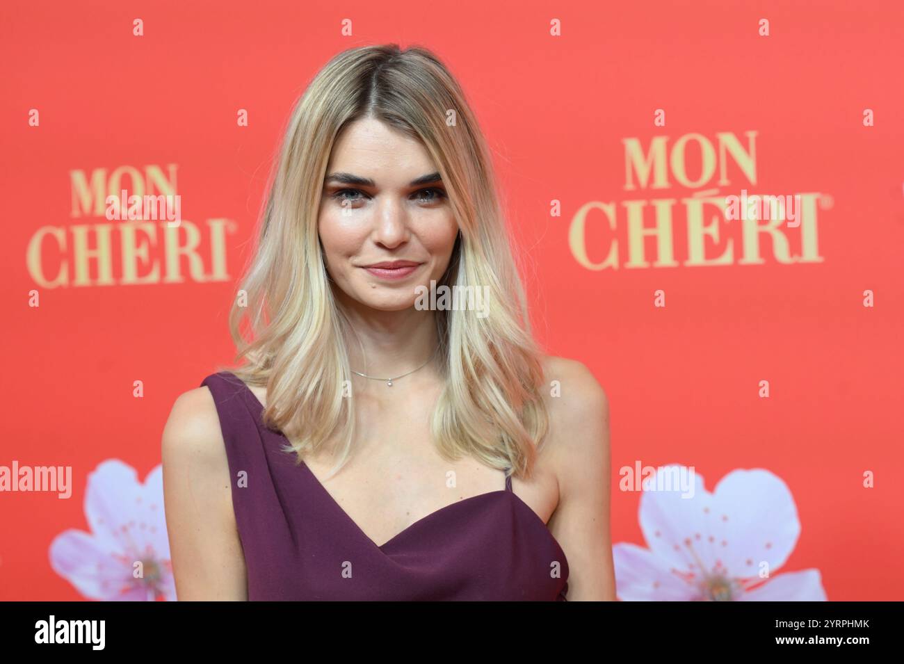 Munich, Germany. 04th Dec, 2024. Luisa Hartema comes to Nymphenburg ...