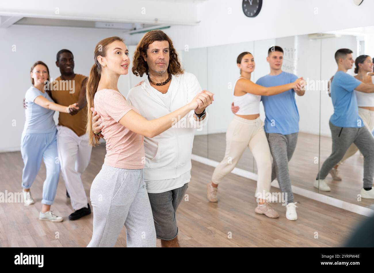 Group women dancing pair hi-res stock photography and images - Alamy