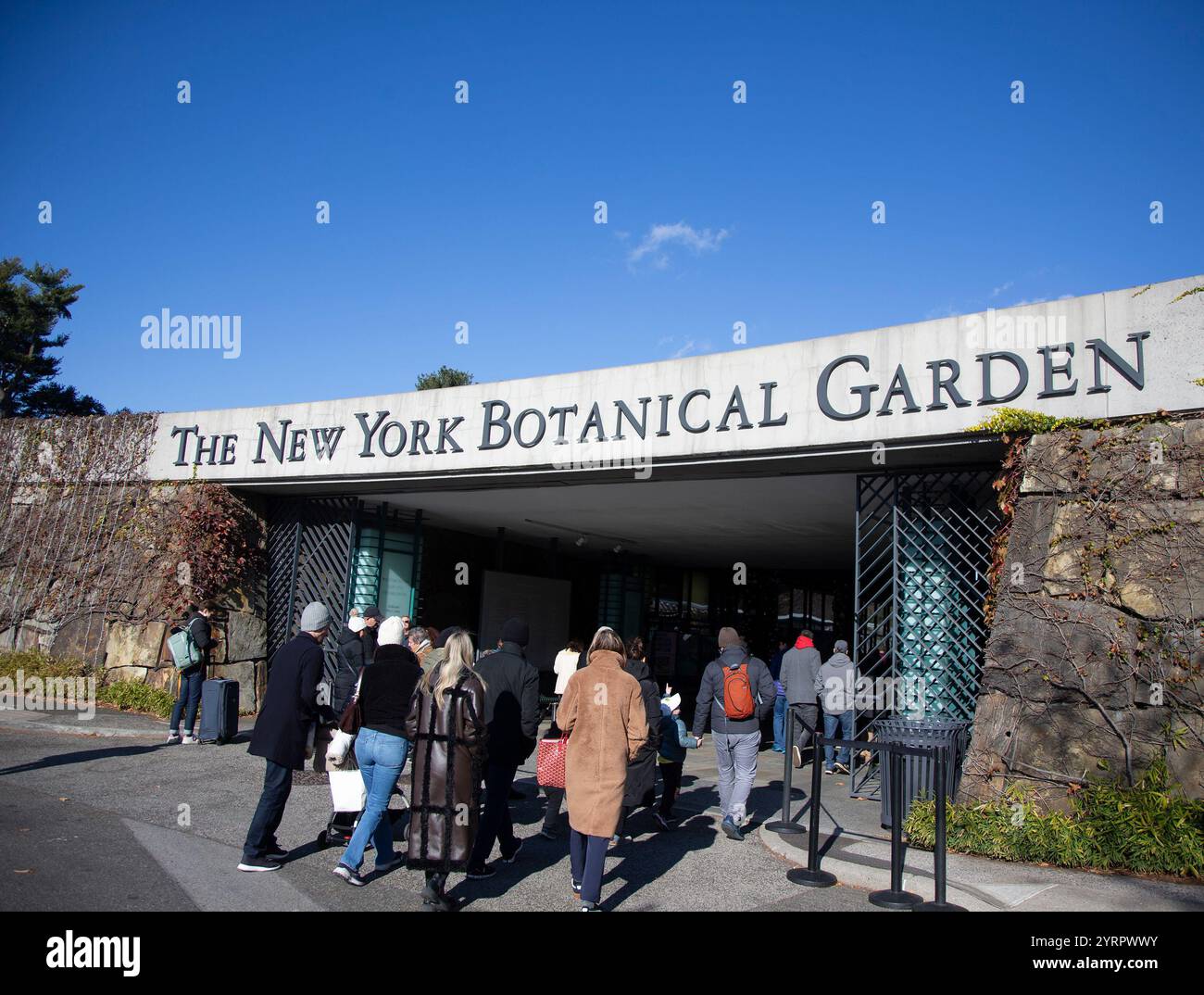 Visitors entering the New York Botanical Garden Stock Photo - Alamy