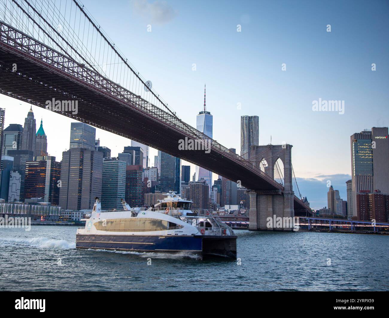 Boat going under the Brooklyn Bridge Stock Photo - Alamy