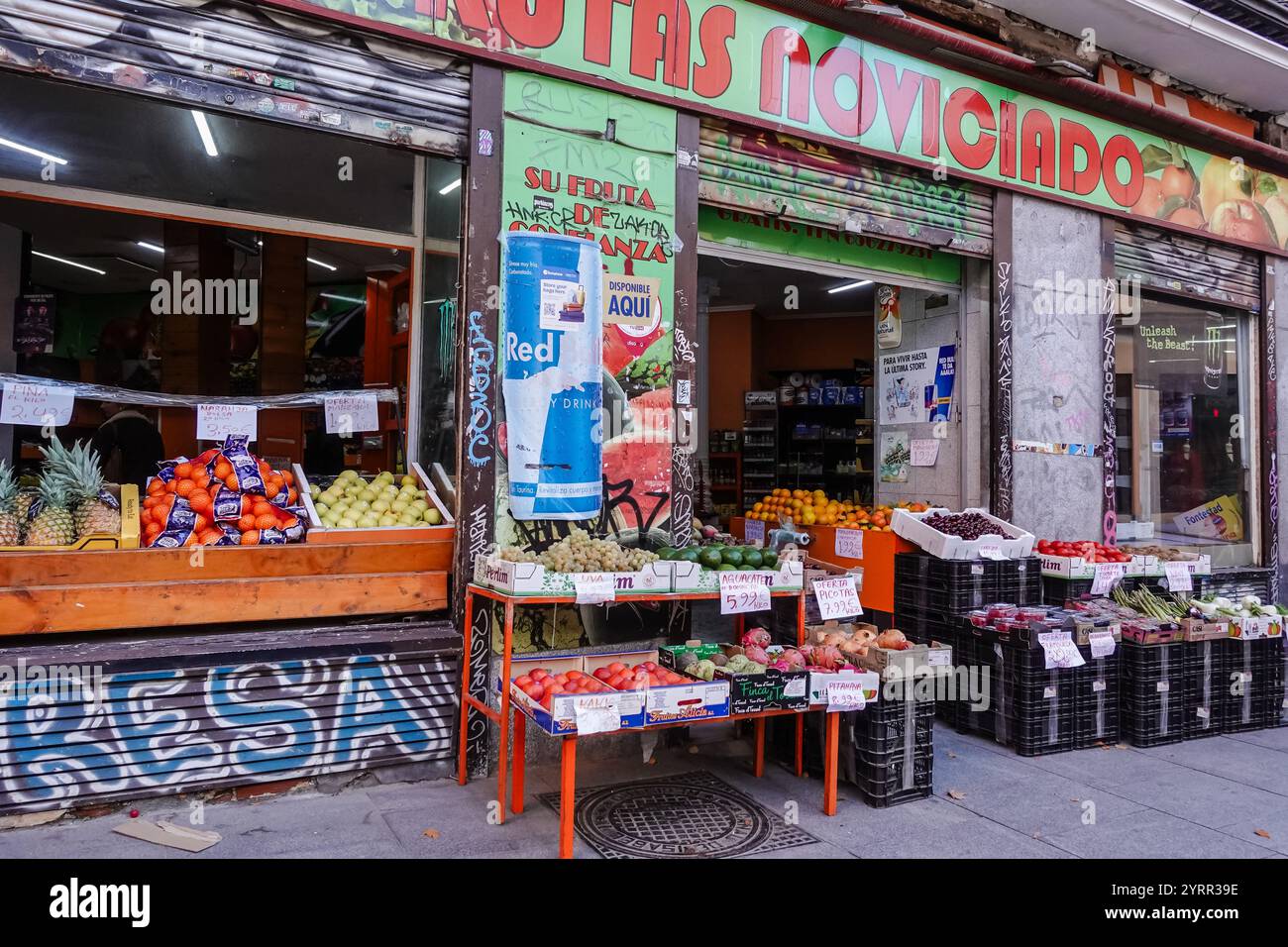Small grocery store hi-res stock photography and images - Alamy