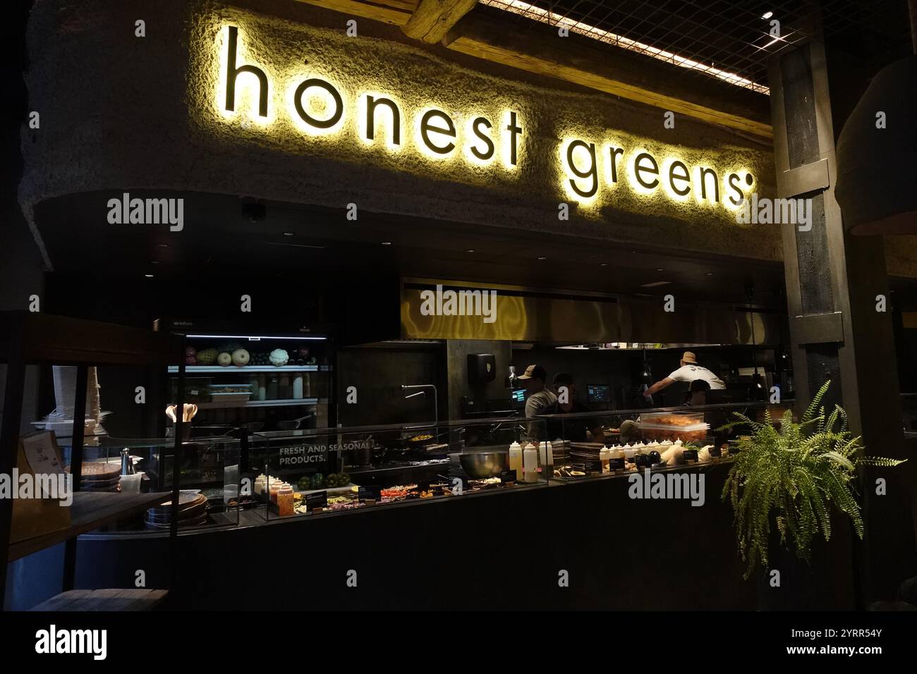 Healthy eating restaurants hi-res stock photography and images - Alamy