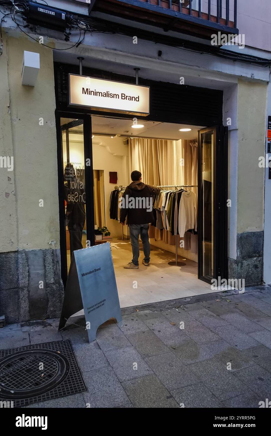 Minimalist store hi-res stock photography and images - Alamy